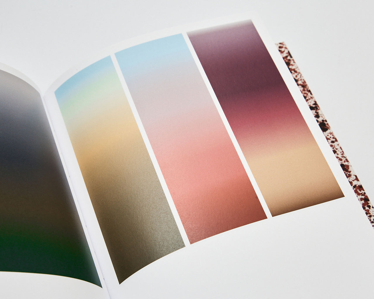 Urtzi Grau & Guillermo Fernández-Abascal / Folk Costumes, Indo-Pacific